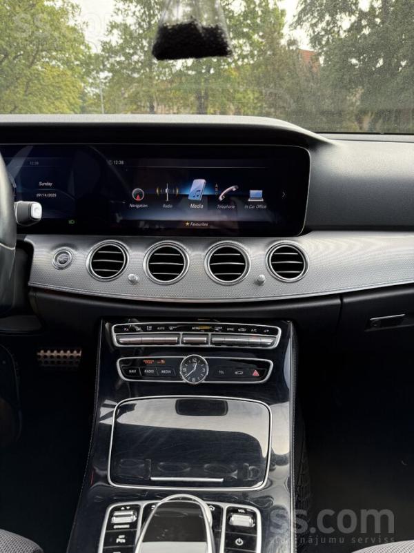 Pelēks Mercedes-Benz e-200 2018 Ogre, ar dzinēja tilpumu 2.00 L un nobraukumu 246 tūkst. km par 16570 €, foto 9 vietnē AUTOMOTO.COM.LV