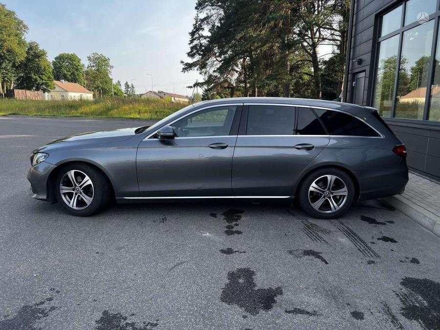 Серый Мерседес E 200 2018 в Утена, объемом двигателя 1.95 л и пробегом 550 тыс. км за 8650 €, фото 4 на AUTOMOTO.COM.LV