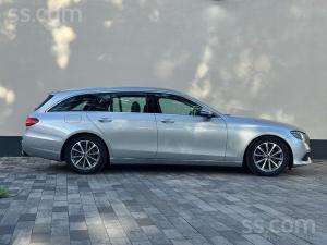 Pelēks Mercedes-Benz e-200 2019 Rīga, ar dzinēja tilpumu 2.00 L un nobraukumu 203 tūkst. km par 17900 €, foto 5 vietnē AUTOMOTO.COM.LV