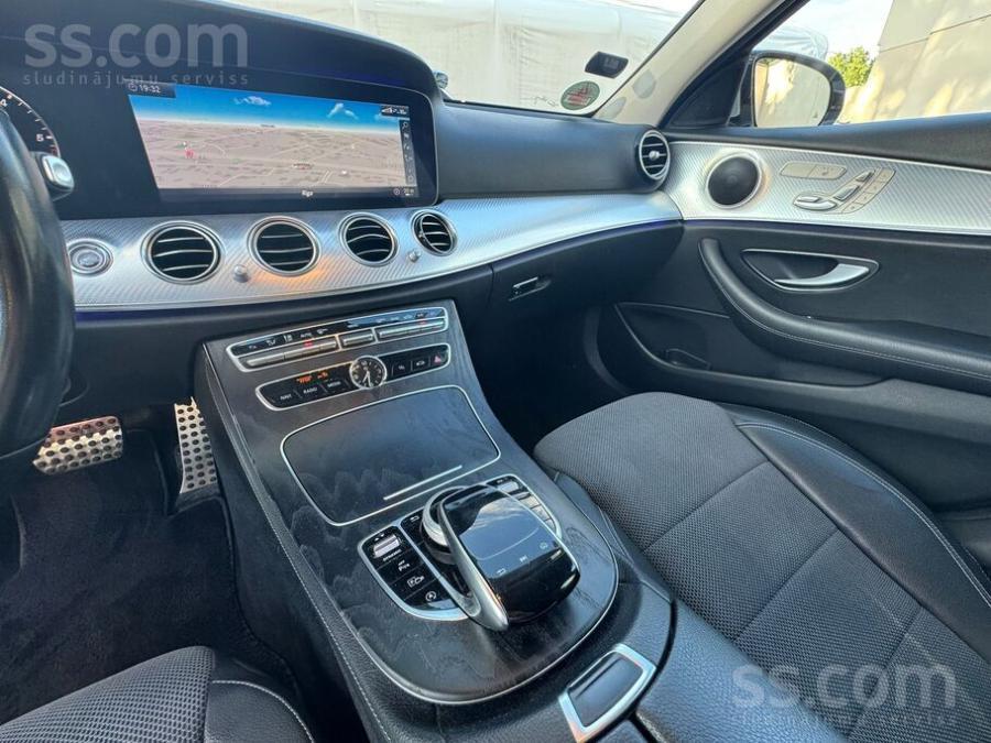 Pelēks Mercedes-Benz e-200 2019 Rīga, ar dzinēja tilpumu 2.00 L un nobraukumu 203 tūkst. km par 17900 €, foto 24 vietnē AUTOMOTO.COM.LV