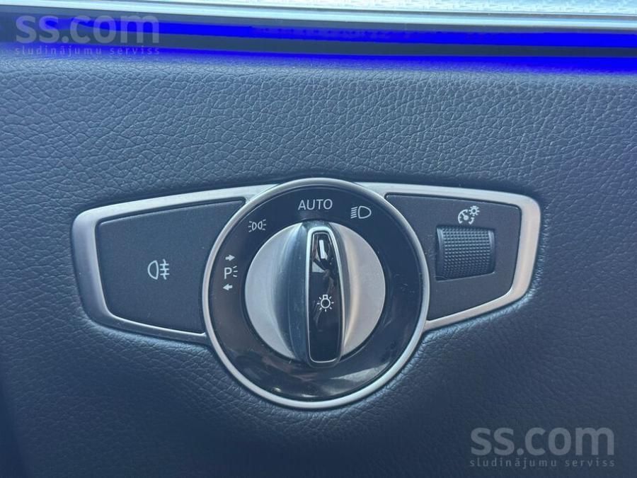 Pelēks Mercedes-Benz e-200 2019 Rīga, ar dzinēja tilpumu 2.00 L un nobraukumu 203 tūkst. km par 17900 €, foto 35 vietnē AUTOMOTO.COM.LV