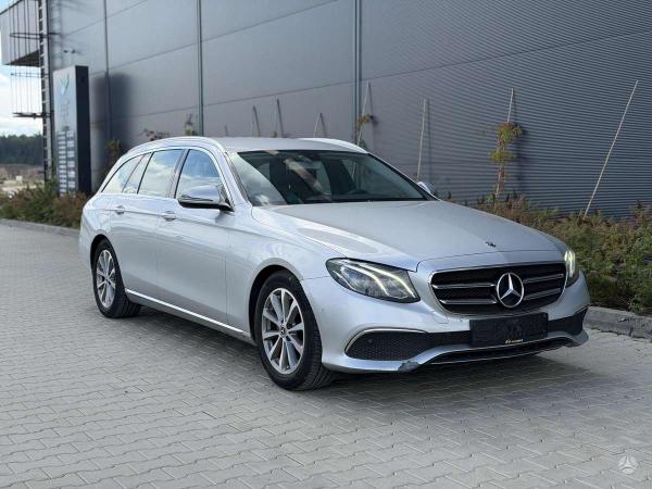 Серый Мерседес E 200 2019 в Вильнюс, объемом двигателя 1.56 л и пробегом 385 тыс. км за 11800 €, фото 1 на AUTOMOTO.COM.LV