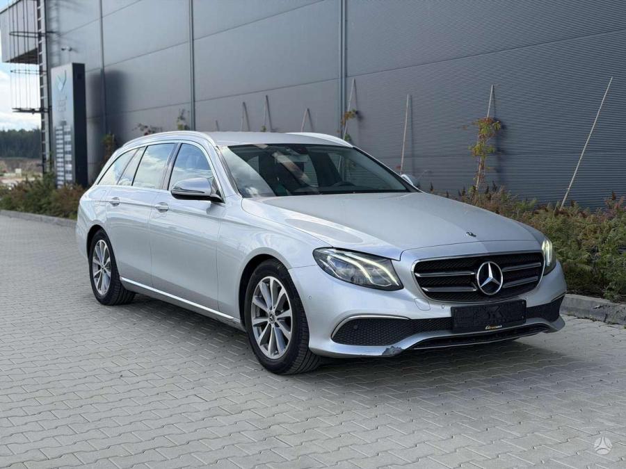 Pelēks Mercedes-Benz e-200 2019 Viļņa, ar dzinēja tilpumu 1.56 L un nobraukumu 385 tūkst. km par 11800 €, foto 1 vietnē AUTOMOTO.COM.LV