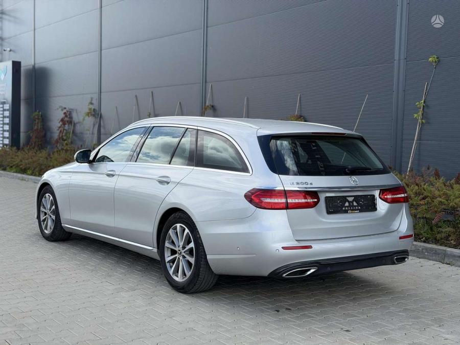 Pelēks Mercedes-Benz e-200 2019 Viļņa, ar dzinēja tilpumu 1.56 L un nobraukumu 385 tūkst. km par 11800 €, foto 8 vietnē AUTOMOTO.COM.LV