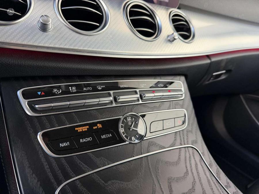 Pelēks Mercedes-Benz e-200 2019 Viļņa, ar dzinēja tilpumu 1.56 L un nobraukumu 385 tūkst. km par 11800 €, foto 23 vietnē AUTOMOTO.COM.LV