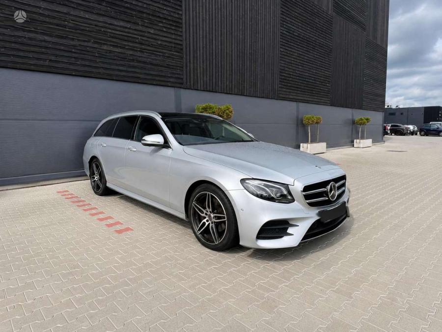 Grey Mercedes-Benz e-200 2020 in Siauliai, with an engine capacity of 1.60 L and mileage of 109 thousand km for 22900 €, photo 3 on AUTOMOTO.COM.LV