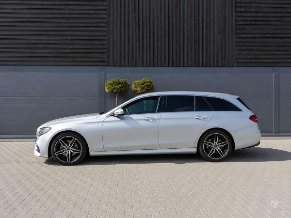 Grey Mercedes-Benz e-200 2020 in Siauliai, with an engine capacity of 1.60 L and mileage of 109 thousand km for 22900 €, photo 4 on AUTOMOTO.COM.LV