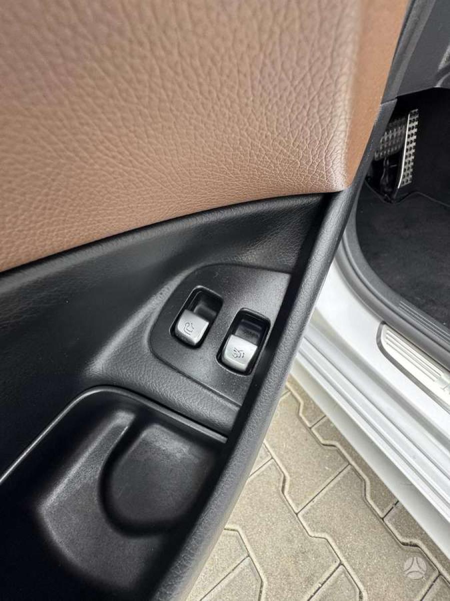 Grey Mercedes-Benz e-200 2020 in Siauliai, with an engine capacity of 1.60 L and mileage of 109 thousand km for 22900 €, photo 13 on AUTOMOTO.COM.LV