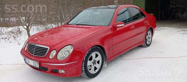 Красный Мерседес E 200 2002 в Айзкраукле, объемом двигателя 1.80 л и пробегом 238 тыс. км за 2099 €, фото 3 на AUTOMOTO.COM.LV