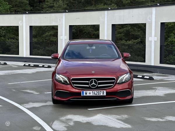 Sarkans Mercedes-Benz e-200 2018 Viļņa, ar dzinēja tilpumu 1.99 L un nobraukumu 228 tūkst. km par 16700 €, foto 1 vietnē AUTOMOTO.COM.LV