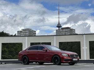 Красный Мерседес E 200 2018 в Вильнюс, объемом двигателя 1.99 л и пробегом 228 тыс. км за 16700 €, фото 4 на AUTOMOTO.COM.LV