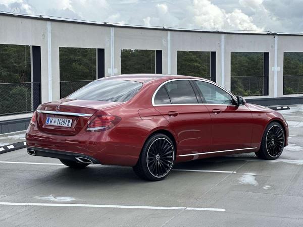 Sarkans Mercedes-Benz e-200 2018 Viļņa, ar dzinēja tilpumu 1.99 L un nobraukumu 228 tūkst. km par 16700 €, foto 6 vietnē AUTOMOTO.COM.LV