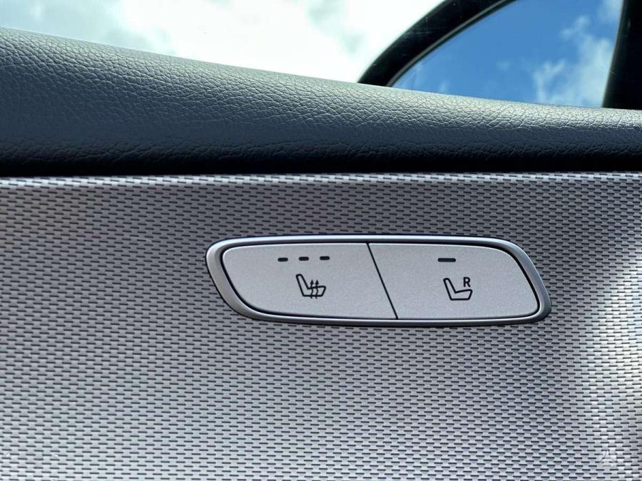 Красный Мерседес E 200 2018 в Вильнюс, объемом двигателя 1.99 л и пробегом 228 тыс. км за 16700 €, фото 26 на AUTOMOTO.COM.LV