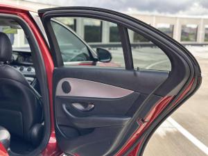 Красный Мерседес E 200 2018 в Вильнюс, объемом двигателя 1.99 л и пробегом 228 тыс. км за 16700 €, фото 34 на AUTOMOTO.COM.LV