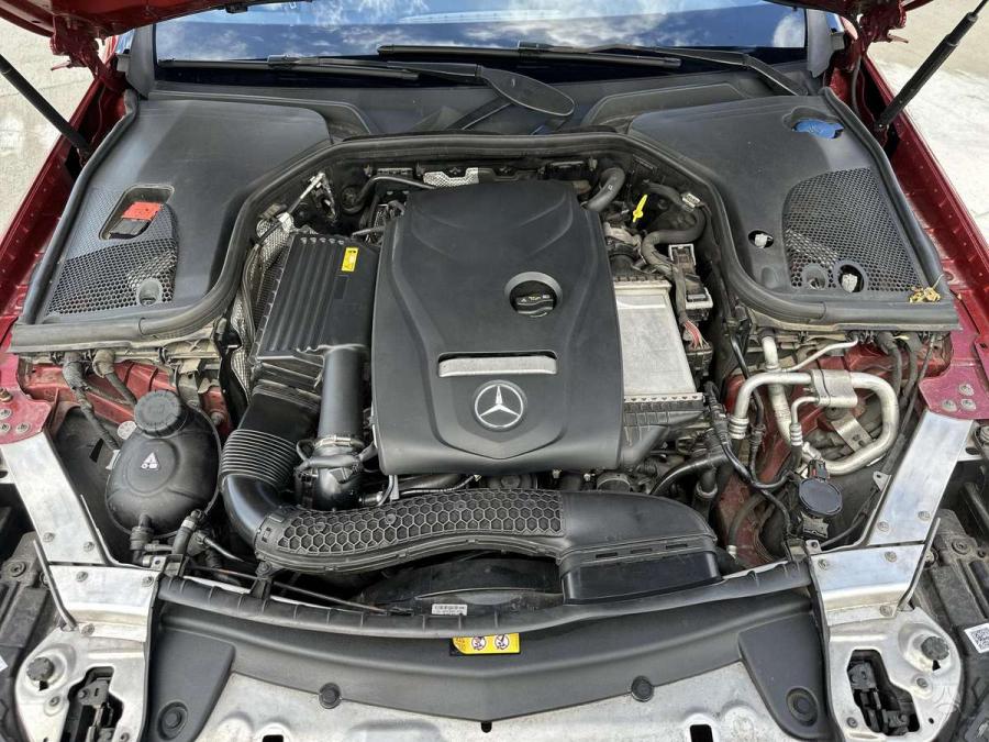 Красный Мерседес E 200 2018 в Вильнюс, объемом двигателя 1.99 л и пробегом 228 тыс. км за 16700 €, фото 39 на AUTOMOTO.COM.LV