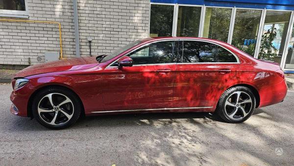 Red Mercedes-Benz e-200 2018 in Kaunas, with an engine capacity of 1.99 L and mileage of 154 thousand km for 12450 €, photo 2 on AUTOMOTO.COM.LV