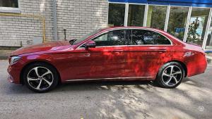 Red Mercedes-Benz e-200 2018 in Kaunas, with an engine capacity of 1.99 L and mileage of 154 thousand km for 12450 €, photo 3 on AUTOMOTO.COM.LV