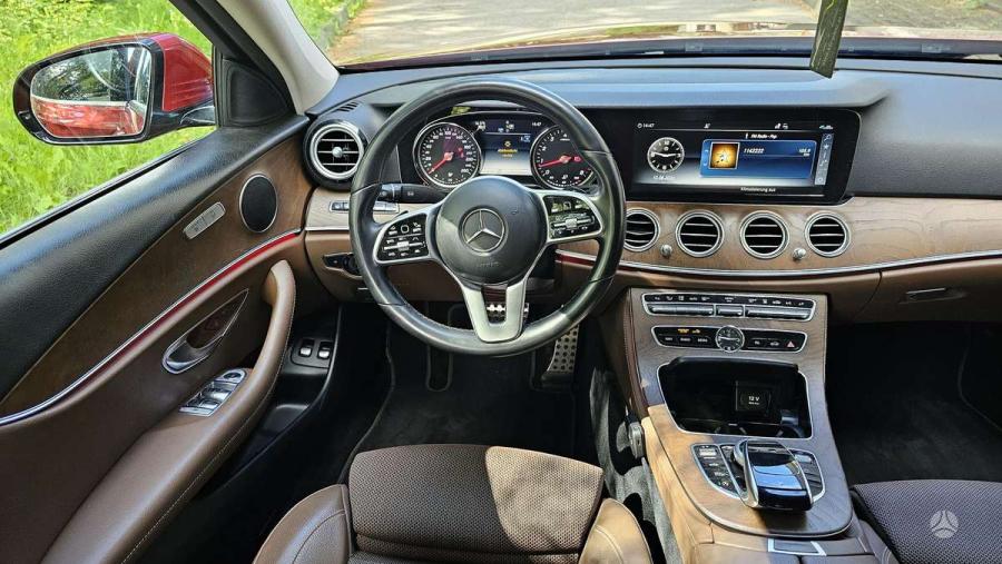 Red Mercedes-Benz e-200 2018 in Kaunas, with an engine capacity of 1.99 L and mileage of 154 thousand km for 12450 €, photo 12 on AUTOMOTO.COM.LV