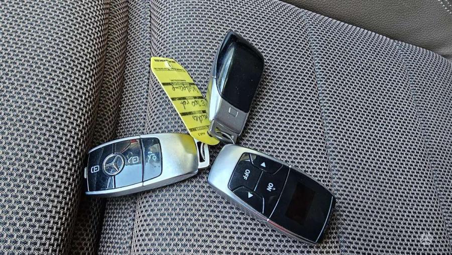 Red Mercedes-Benz e-200 2018 in Kaunas, with an engine capacity of 1.99 L and mileage of 154 thousand km for 12450 €, photo 20 on AUTOMOTO.COM.LV