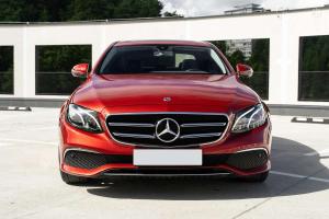 Red Mercedes-Benz e-200 2018 in Vilnius, with an engine capacity of 1.99 L and mileage of 229 thousand km for 14000 €, photo 3 on AUTOMOTO.COM.LV