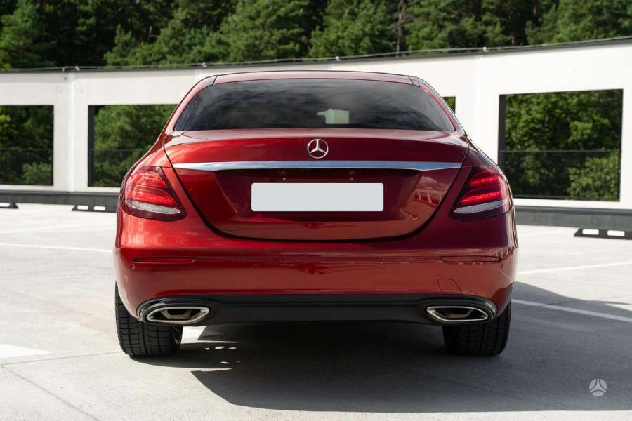Red Mercedes-Benz e-200 2018 in Vilnius, with an engine capacity of 1.99 L and mileage of 229 thousand km for 14000 €, photo 7 on AUTOMOTO.COM.LV