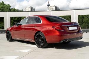 Red Mercedes-Benz e-200 2018 in Vilnius, with an engine capacity of 1.99 L and mileage of 229 thousand km for 14000 €, photo 8 on AUTOMOTO.COM.LV