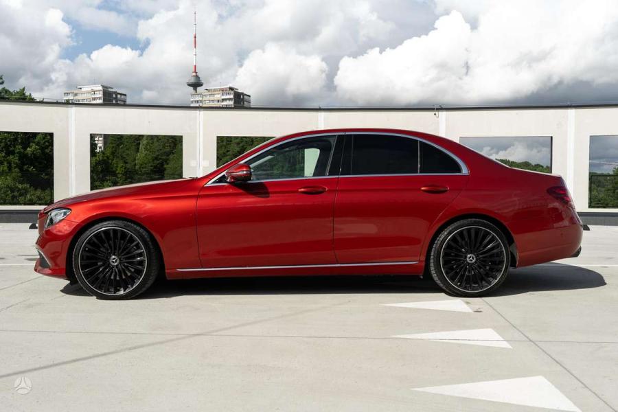 Red Mercedes-Benz e-200 2018 in Vilnius, with an engine capacity of 1.99 L and mileage of 229 thousand km for 14000 €, photo 9 on AUTOMOTO.COM.LV