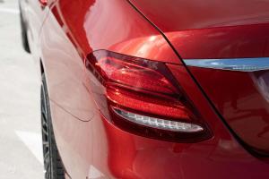 Red Mercedes-Benz e-200 2018 in Vilnius, with an engine capacity of 1.99 L and mileage of 229 thousand km for 14000 €, photo 10 on AUTOMOTO.COM.LV
