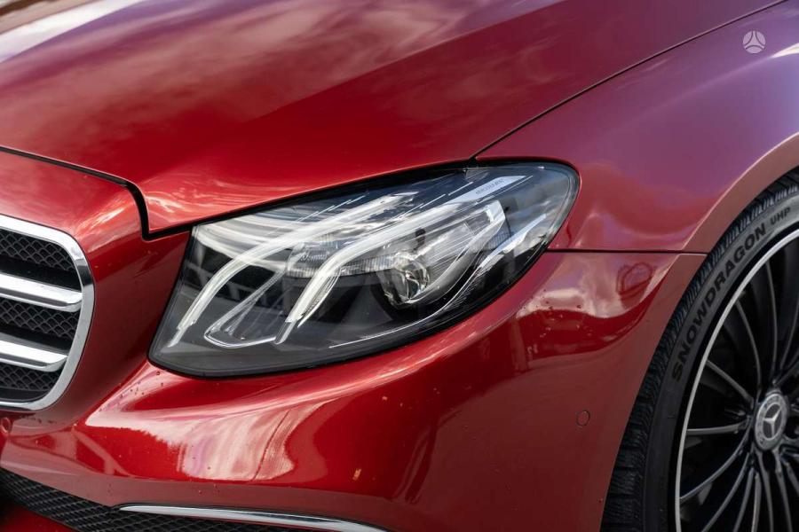 Red Mercedes-Benz e-200 2018 in Vilnius, with an engine capacity of 1.99 L and mileage of 229 thousand km for 14000 €, photo 11 on AUTOMOTO.COM.LV