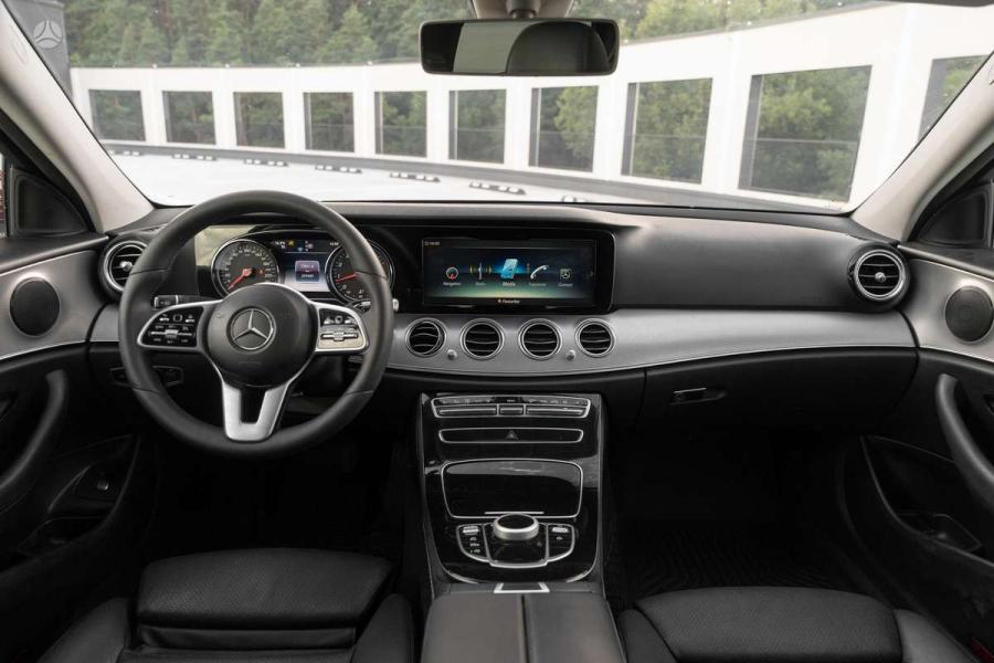 Red Mercedes-Benz e-200 2018 in Vilnius, with an engine capacity of 1.99 L and mileage of 229 thousand km for 14000 €, photo 13 on AUTOMOTO.COM.LV