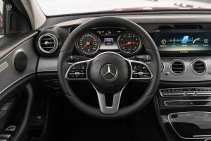 Red Mercedes-Benz e-200 2018 in Vilnius, with an engine capacity of 1.99 L and mileage of 229 thousand km for 14000 €, photo 16 on AUTOMOTO.COM.LV