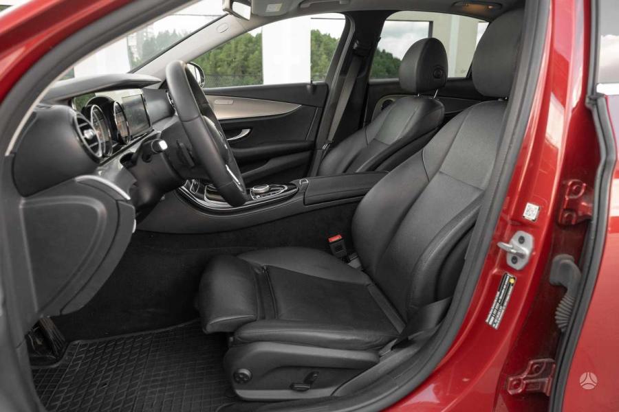 Red Mercedes-Benz e-200 2018 in Vilnius, with an engine capacity of 1.99 L and mileage of 229 thousand km for 14000 €, photo 18 on AUTOMOTO.COM.LV