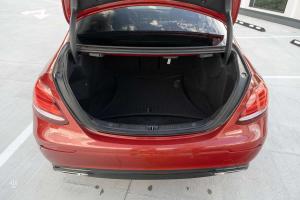 Red Mercedes-Benz e-200 2018 in Vilnius, with an engine capacity of 1.99 L and mileage of 229 thousand km for 14000 €, photo 21 on AUTOMOTO.COM.LV