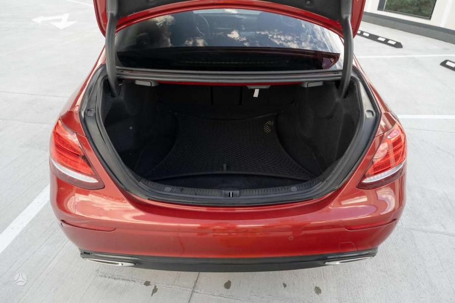 Red Mercedes-Benz e-200 2018 in Vilnius, with an engine capacity of 1.99 L and mileage of 229 thousand km for 14000 €, photo 21 on AUTOMOTO.COM.LV