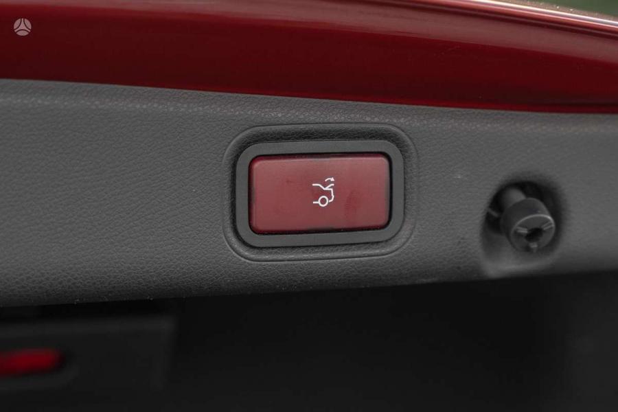 Red Mercedes-Benz e-200 2018 in Vilnius, with an engine capacity of 1.99 L and mileage of 229 thousand km for 14000 €, photo 22 on AUTOMOTO.COM.LV