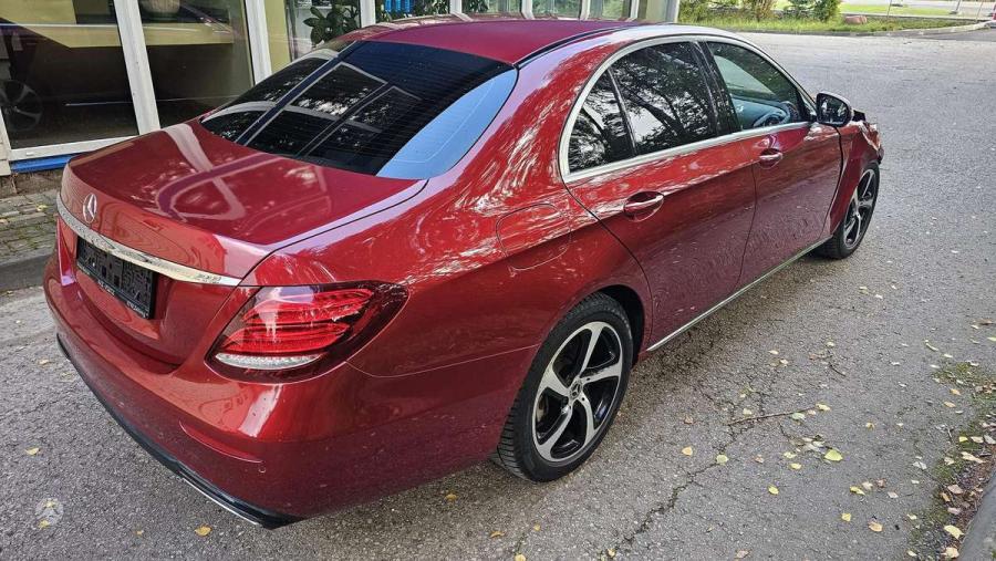 Sarkans Mercedes-Benz e-200 2018 Kauņa, ar dzinēja tilpumu 1.99 L un nobraukumu 154 tūkst. km par 11900 €, foto 9 vietnē AUTOMOTO.COM.LV