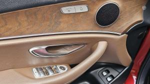 Sarkans Mercedes-Benz e-200 2018 Kauņa, ar dzinēja tilpumu 1.99 L un nobraukumu 154 tūkst. km par 11900 €, foto 27 vietnē AUTOMOTO.COM.LV