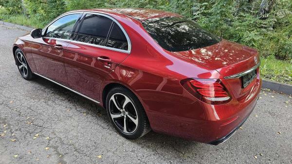 Red Mercedes-Benz e-200 2018 in Kaunas, with an engine capacity of 1.99 L and mileage of 154 thousand km for 11900 €, photo 7 on AUTOMOTO.COM.LV