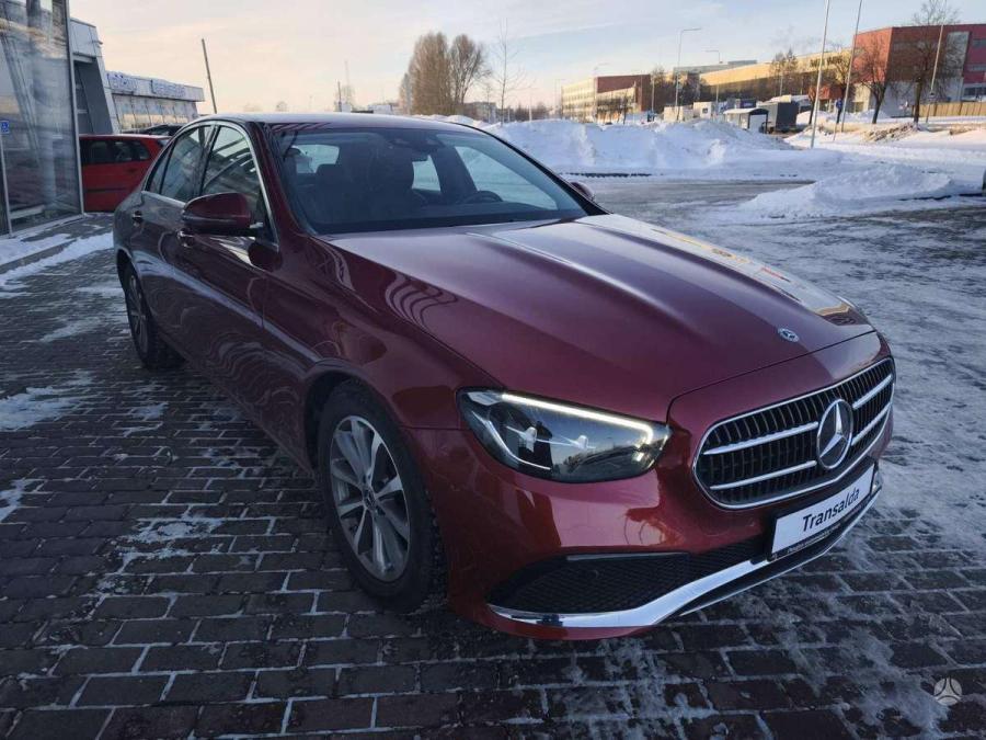 Red Mercedes-Benz e-200 2021 in Siauliai, with an engine capacity of 1.99 L and mileage of 44 thousand km for 31500 €, photo 3 on AUTOMOTO.COM.LV