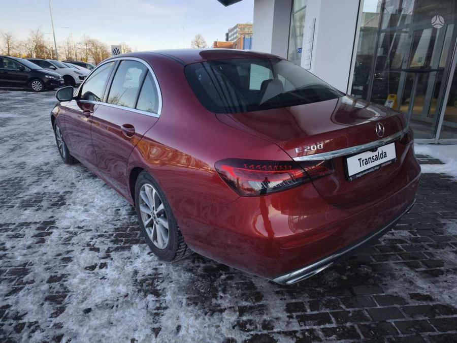 Red Mercedes-Benz e-200 2021 in Siauliai, with an engine capacity of 1.99 L and mileage of 44 thousand km for 31500 €, photo 5 on AUTOMOTO.COM.LV