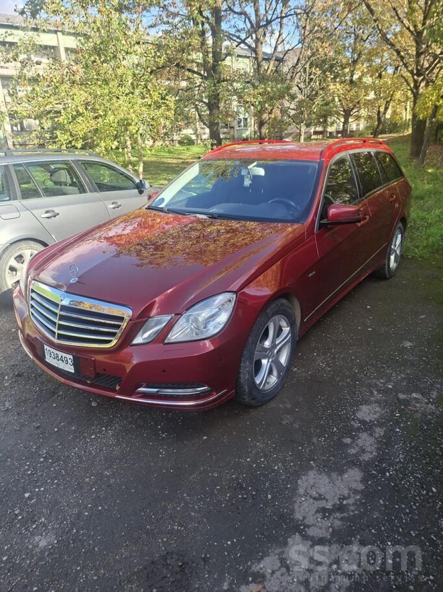 Красный Мерседес E 200 2011 в Добеле, объемом двигателя 2.00 л и пробегом 412 тыс. км за 3750 €, фото 1 на AUTOMOTO.COM.LV