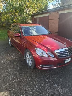 Красный Мерседес E 200 2011 в Добеле, объемом двигателя 2.00 л и пробегом 412 тыс. км за 3750 €, фото 3 на AUTOMOTO.COM.LV