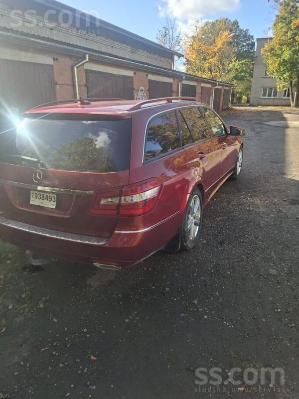 Sarkans Mercedes-Benz e-200 2011 Dobele, ar dzinēja tilpumu 2.00 L un nobraukumu 412 tūkst. km par 3750 €, foto 4 vietnē AUTOMOTO.COM.LV