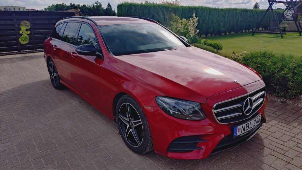 Красный Мерседес E 200 2019 в Каунас, объемом двигателя 1.60 л и пробегом 235 тыс. км за 19500 €, фото 1 на AUTOMOTO.COM.LV