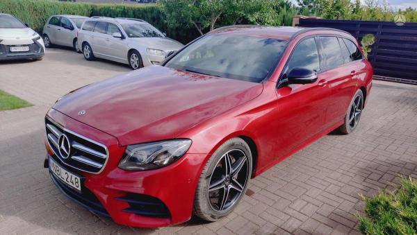 Красный Мерседес E 200 2019 в Каунас, объемом двигателя 1.60 л и пробегом 235 тыс. км за 19500 €, фото 2 на AUTOMOTO.COM.LV