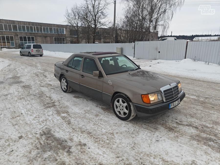 Mercedes-Benz e-200 1989 Jonava, ar dzinēja tilpumu 2.00 L un nobraukumu 345 tūkst. km par 3800 €, foto 1 vietnē AUTOMOTO.COM.LV