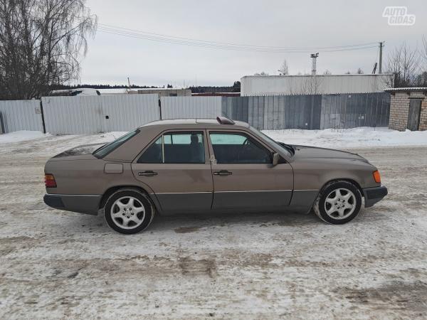 Mercedes-Benz e-200 1989 Jonava, ar dzinēja tilpumu 2.00 L un nobraukumu 345 tūkst. km par 3800 €, foto 4 vietnē AUTOMOTO.COM.LV