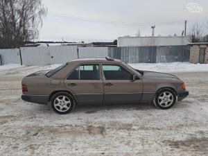 Mercedes-Benz e-200 1989 Jonava, ar dzinēja tilpumu 2.00 L un nobraukumu 345 tūkst. km par 3800 €, foto 4 vietnē AUTOMOTO.COM.LV
