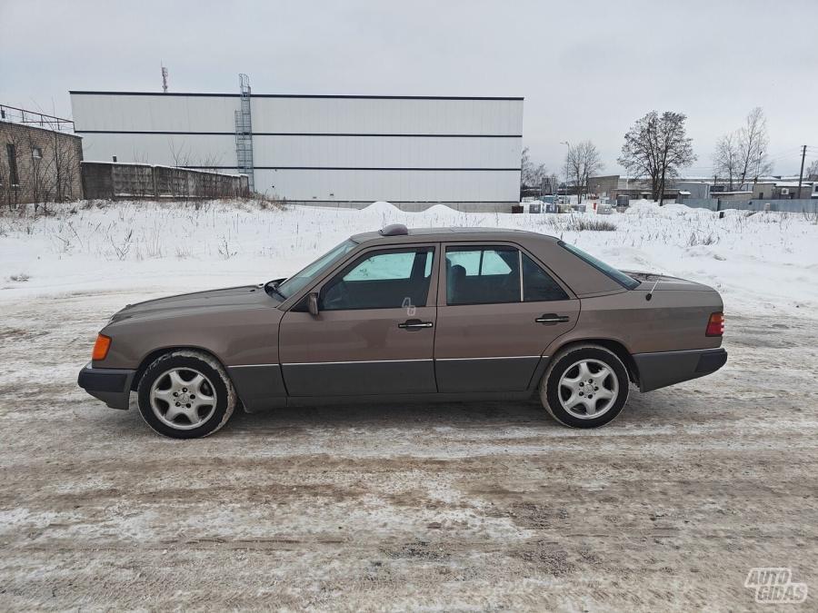Mercedes-Benz e-200 1989 Jonava, ar dzinēja tilpumu 2.00 L un nobraukumu 345 tūkst. km par 3800 €, foto 5 vietnē AUTOMOTO.COM.LV