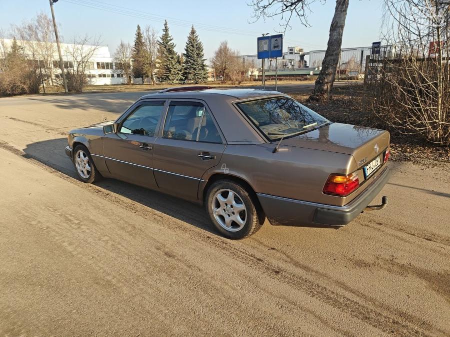 Mercedes-Benz e-200 1989 Jonava, ar dzinēja tilpumu 2.00 L un nobraukumu 353 tūkst. km par 3600 €, foto 5 vietnē AUTOMOTO.COM.LV